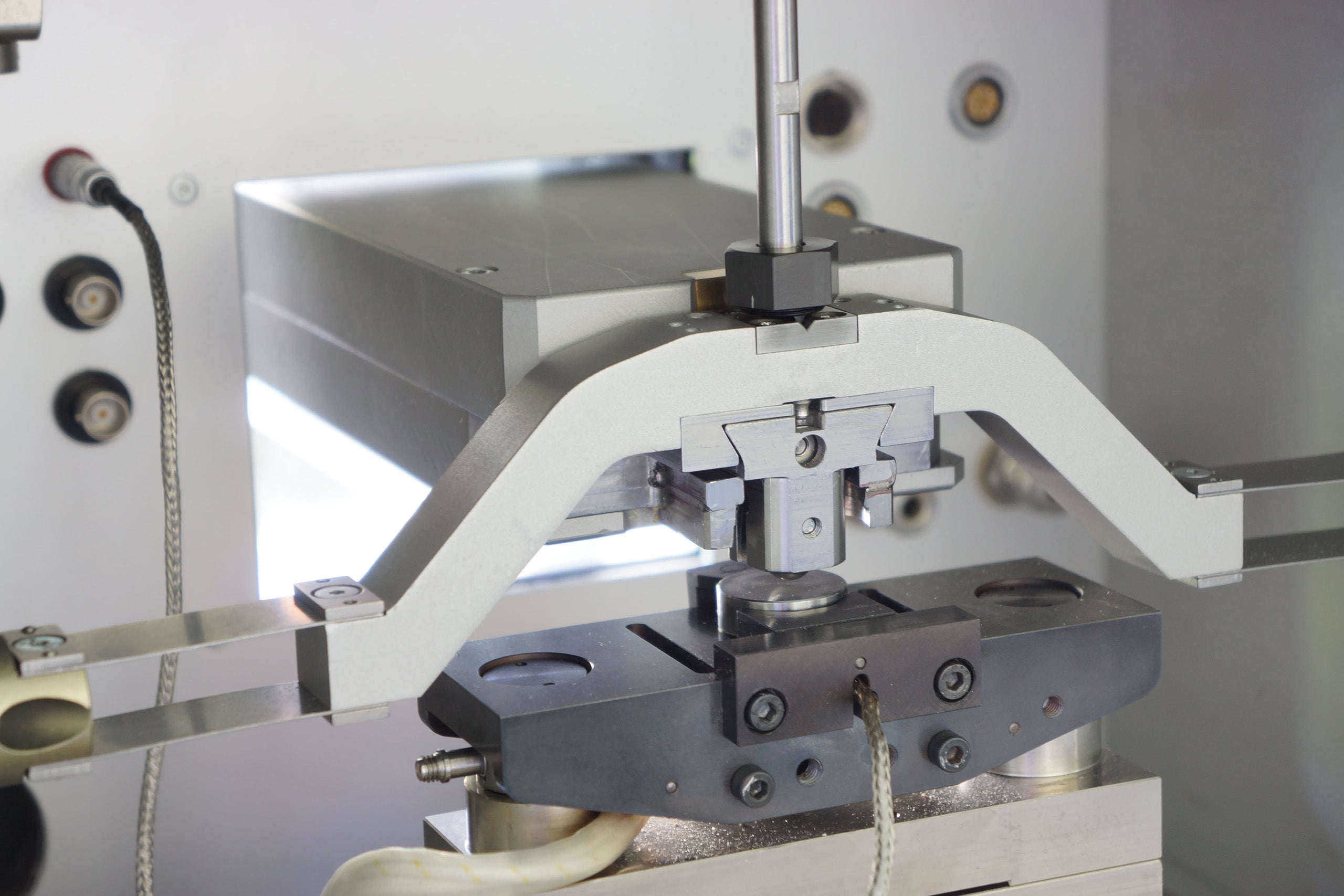 SRV®5 extension for automation of tribological tests - A-POS 16 ...